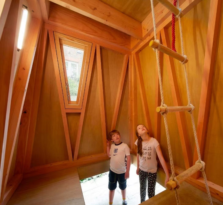 Необичайна къщичка за игри в Лондон – Detaili.bg